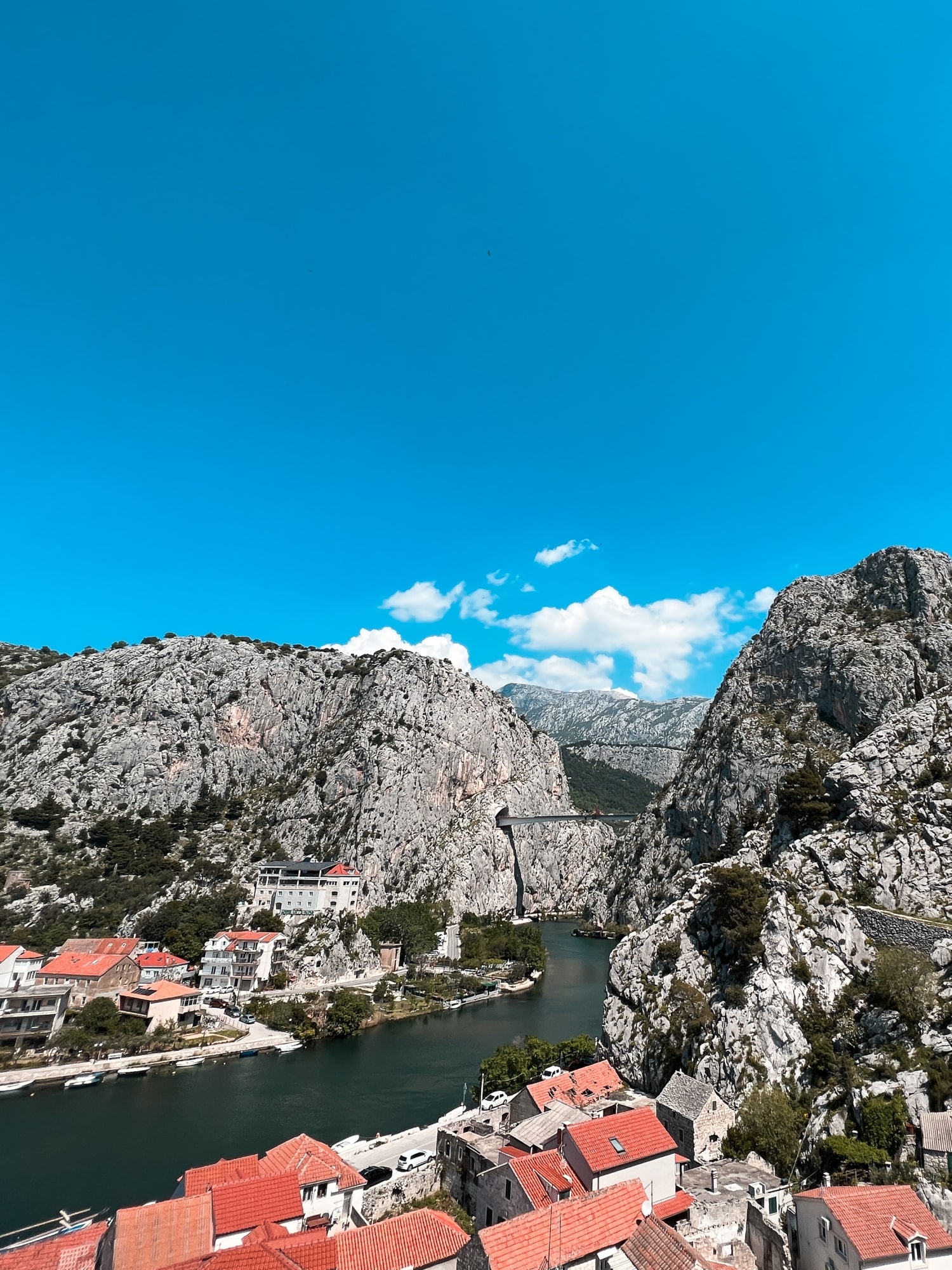 Posjetili smo Omiš: evo što obavezno moraš vidjeti u gradu gusara i klapa