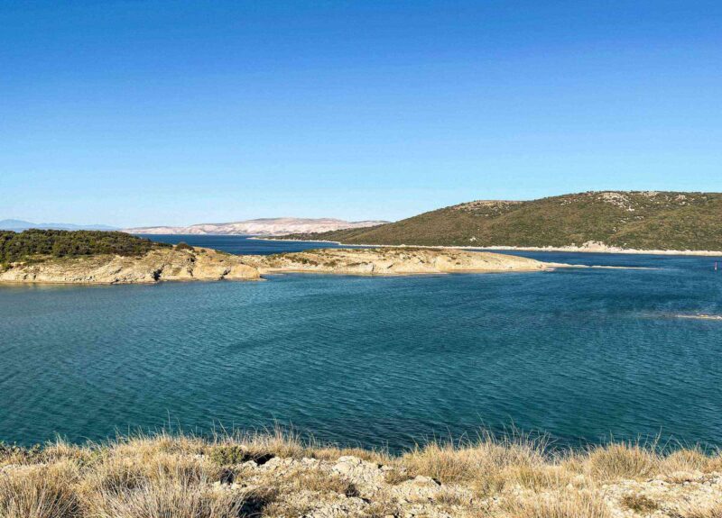 Otok Rab: kružna staza koja prolazi uz najljepše uvale i plaže Lopara