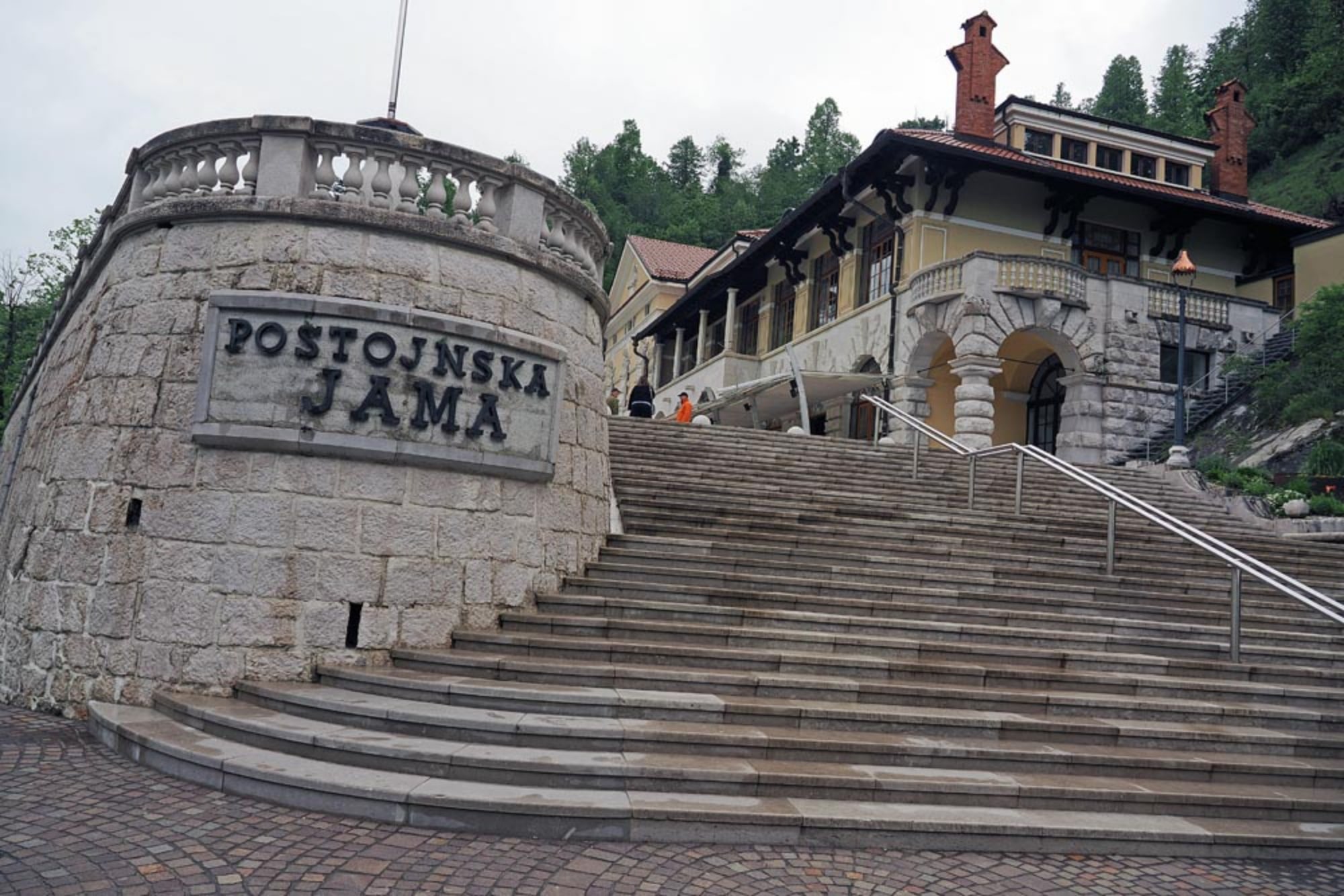 Slovenske atrakcije koje moraš vidjeti: Park Postojnska Jama i ...