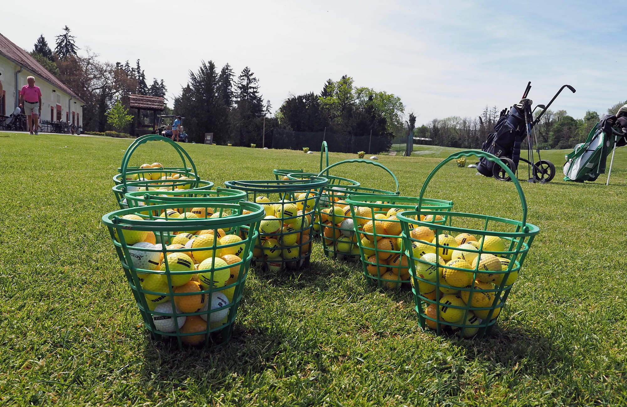 Ovo mjesto uz granicu oduzima dah: Golf teren s pogledom na dvorac koji ...