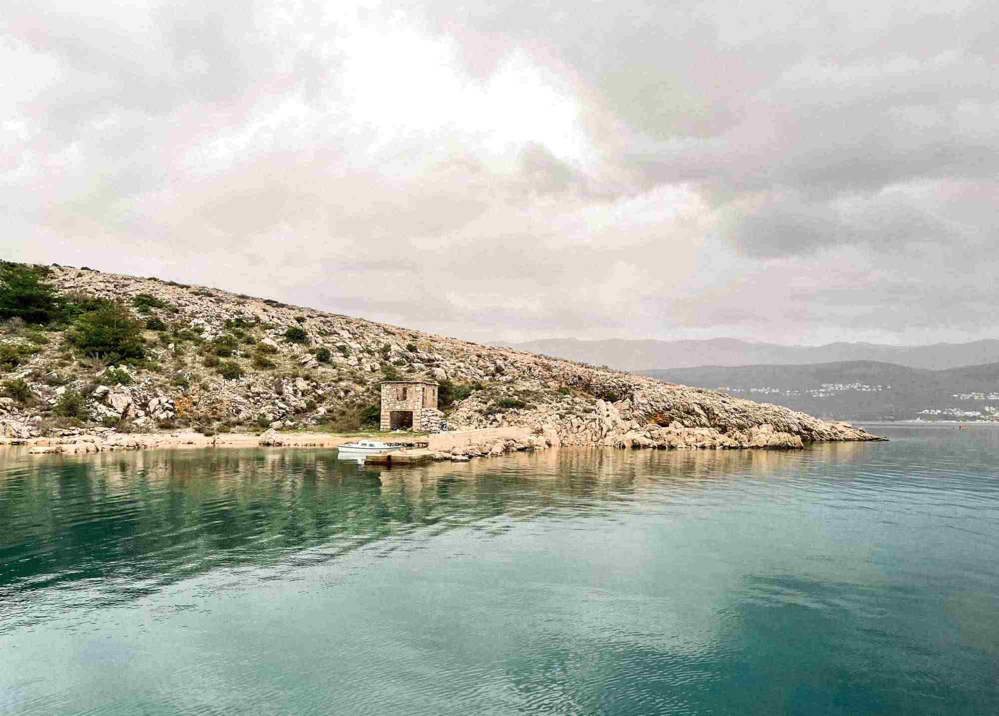 Otok Krk: Lagana staza Hamec-Rudine koja vodi do špilje Biserujka